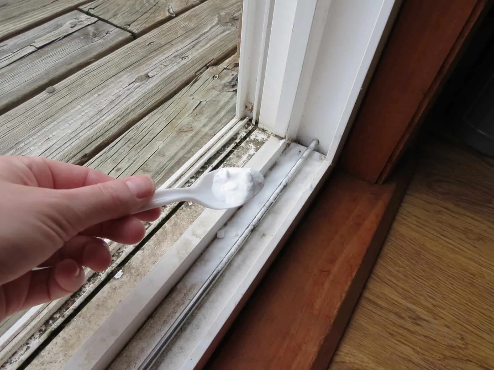 Tip for cleaning hard to reach places - Menage Total Cleaning Services